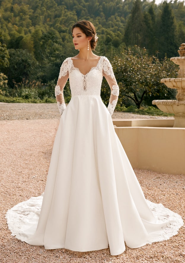 STACEES NICOLE WEDDING DRESS A-line Ball Gown Princess V Neck Full/Long Sleeve Chapel Train ...